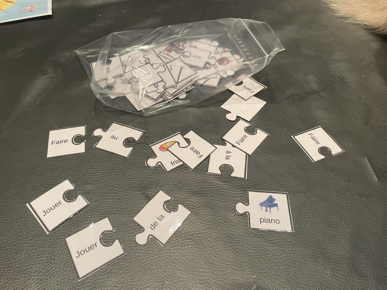 Jeu de FLE verbes et prépositions – Association Ludendo